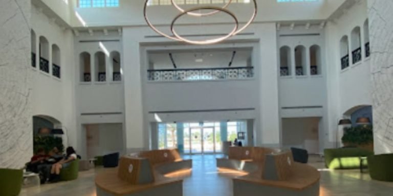 English Path Dubai 🏫 Estudiar en un País Actual 【 2026